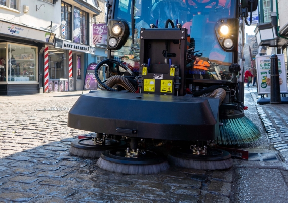 RAVO R2, Compact Streetsweeper