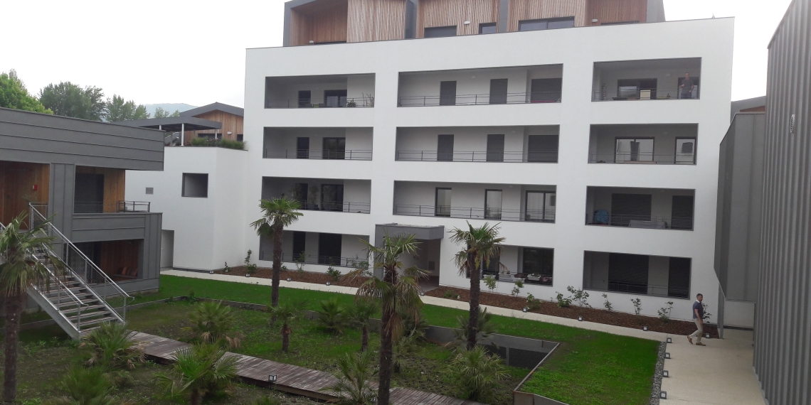 CONSTRUCTION D'UN ENSEMBLE IMMOBILIER « LES CABANES DU LAC » À AIX-LES ...