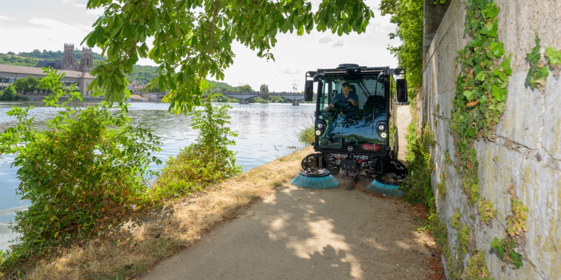 Electric Street Sweeper of RAVO