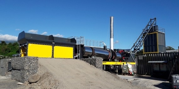 Razel-Bec Réunion est spécialisée dans les travaux de VRD, de structure de chaussées et d'enrobés.