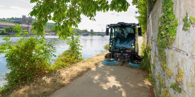 Electric Street Sweeper of RAVO