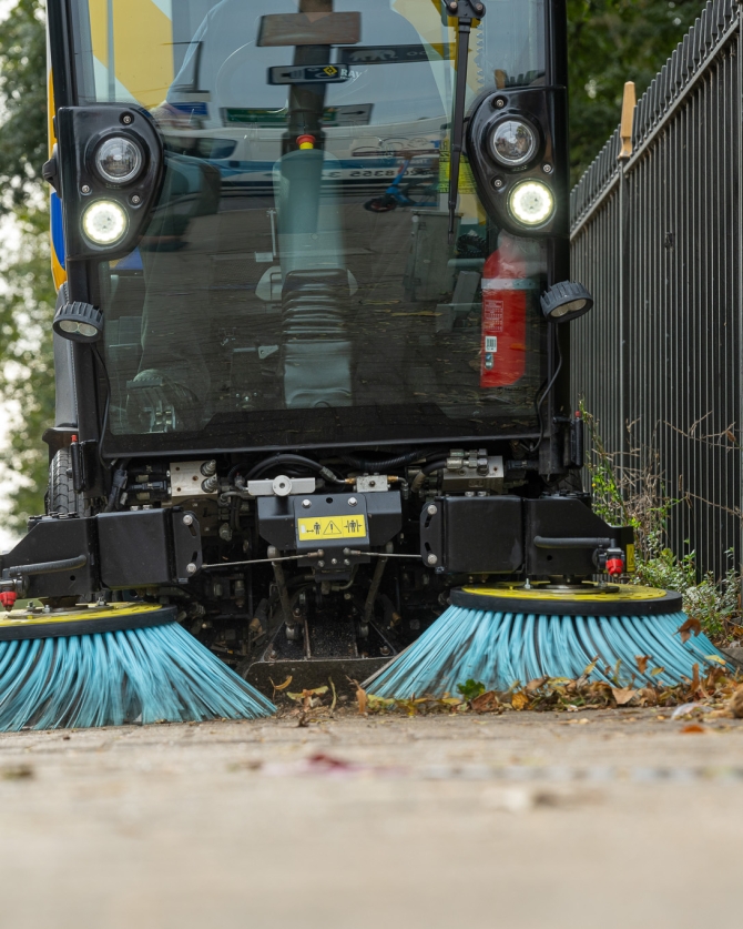 RAVO R1, Sub-Compact Streetsweeper