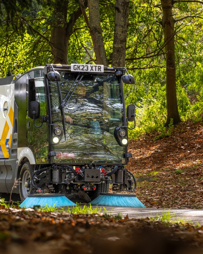 RAVO R2, Compact Streetsweeper