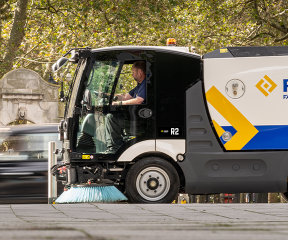 RAVO R2, Compact Streetsweeper